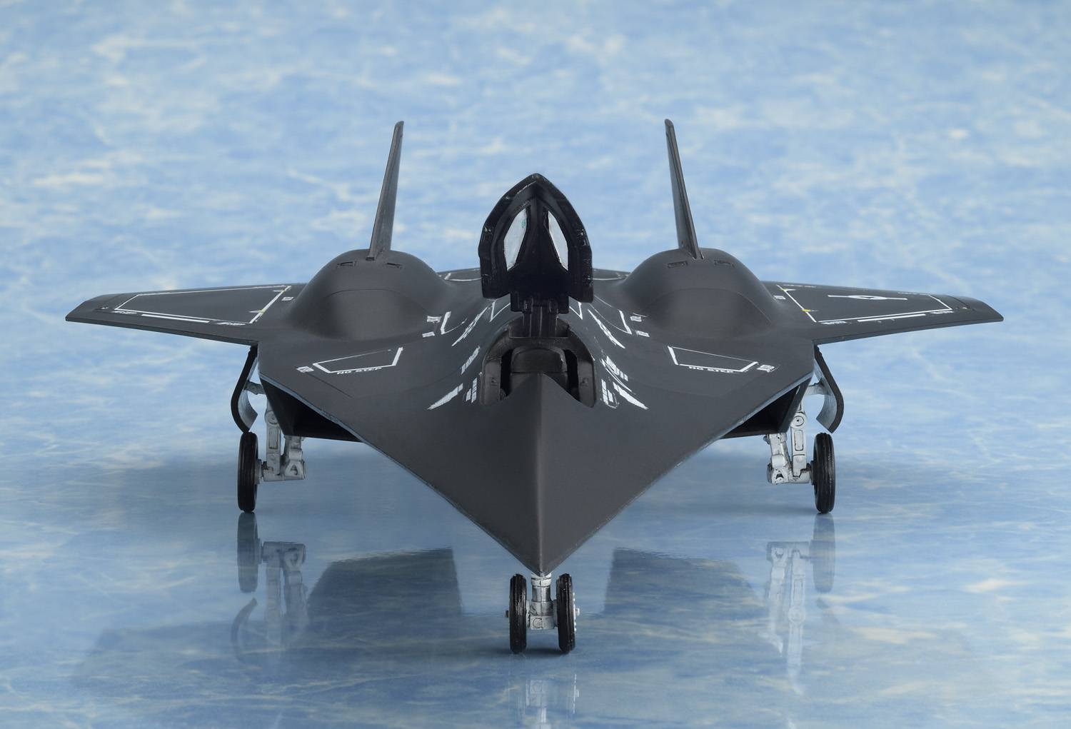 Top Gun Maverick: Lockheed Martin Darkstar 1/72 (Plastic Model ...