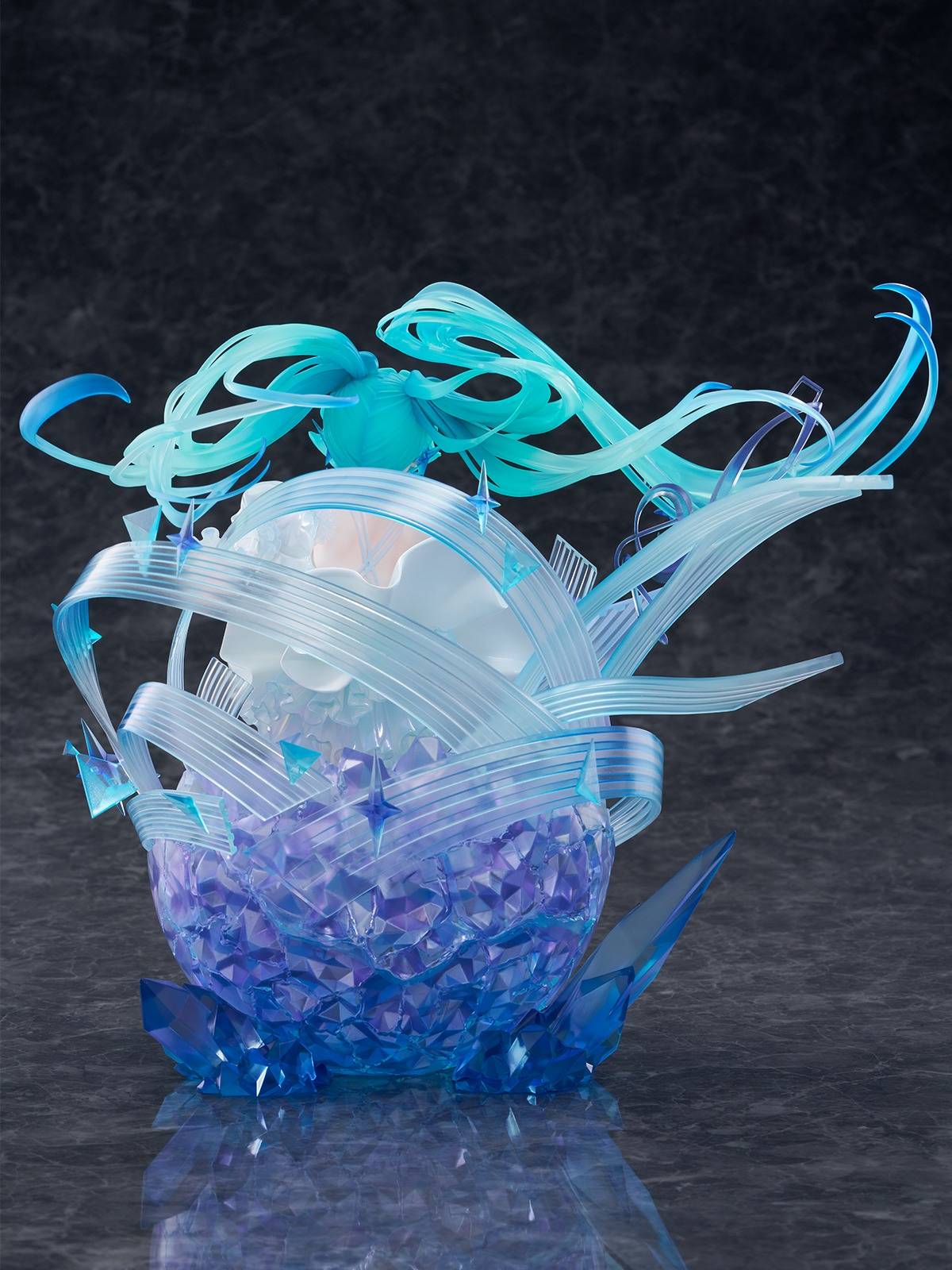 Character Vocal Series 01: Hatsune Miku (Crystal Dress Ver.) 1/7 ...