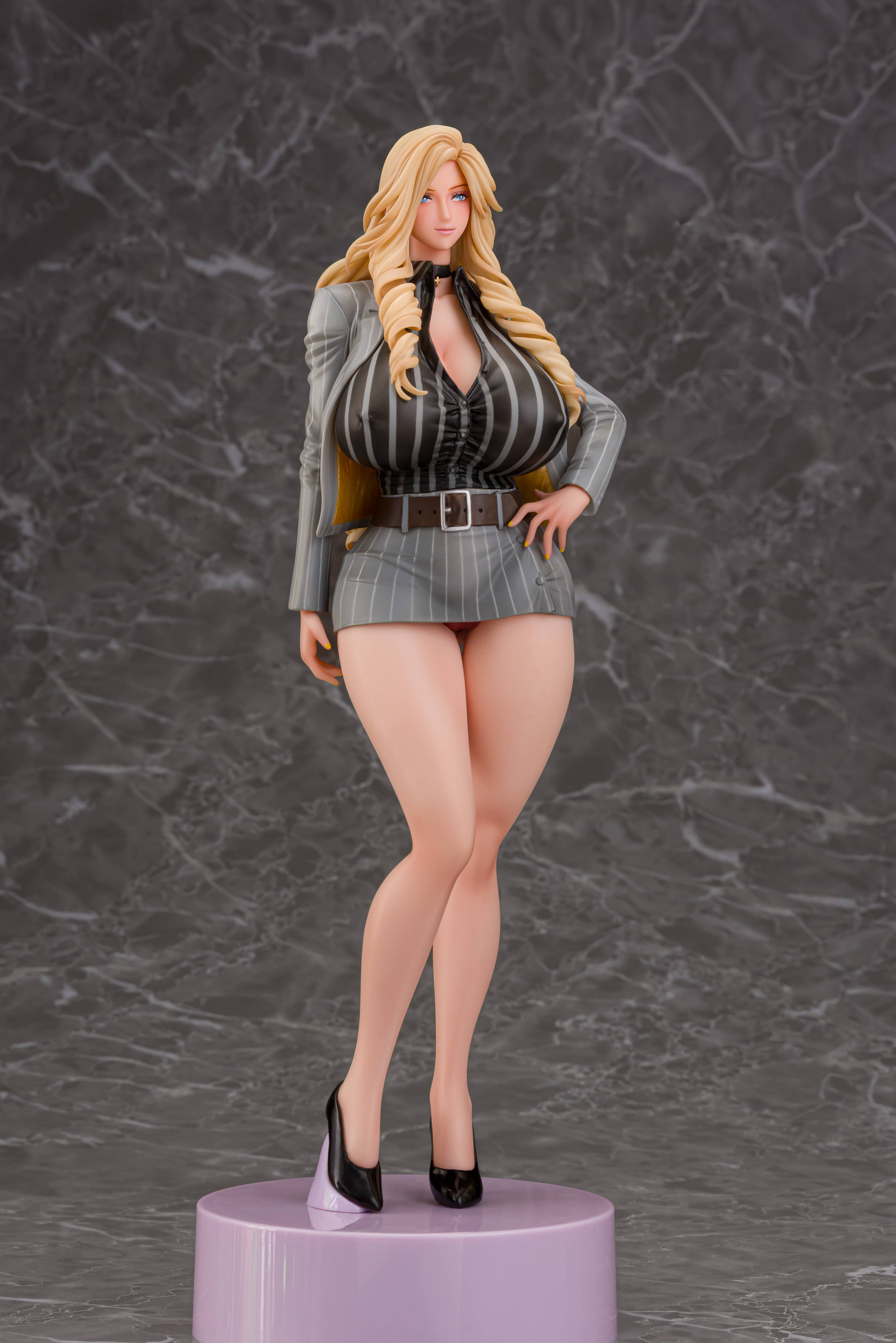 Gyaru Sister: CEO and Harem Office - Ai Nishigori (Grey Suit Ver.) 1/7 ...